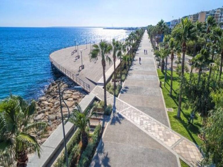 Limassol Promenade Molos - Cyprus Tourist Guide