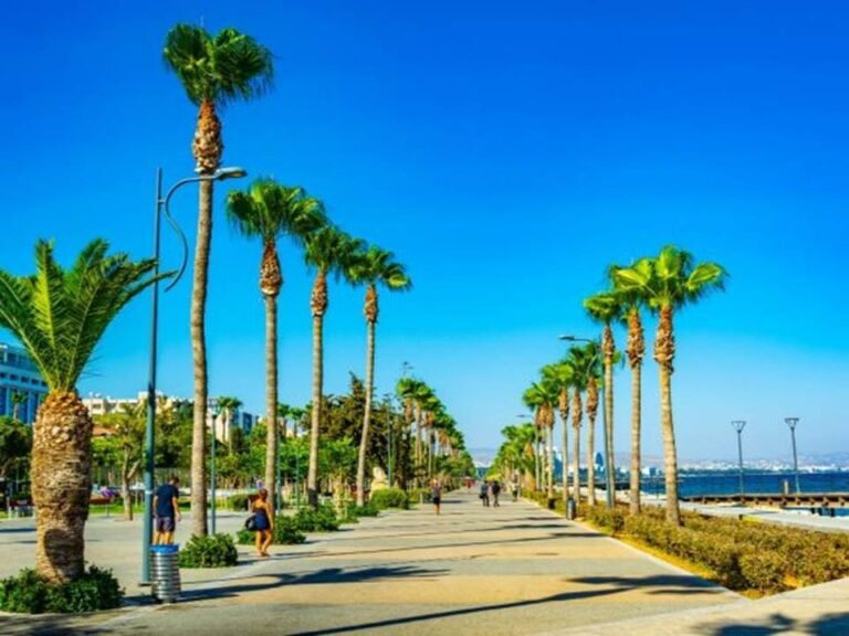Limassol Promenade Molos - Cyprus Tourist Guide
